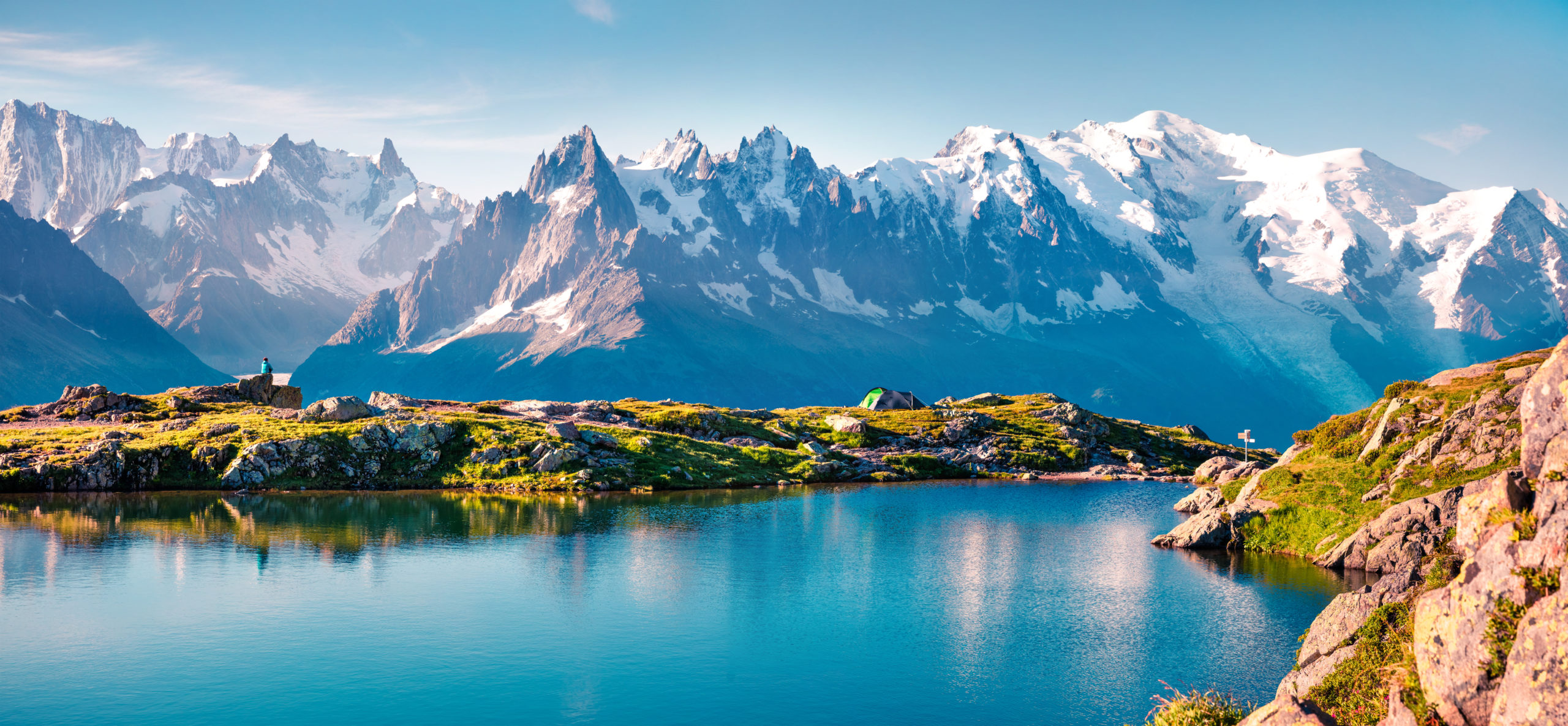 shutterstock_583565359 lac Blanc avec le Mont Blanc (Monte Bianco) sur ...